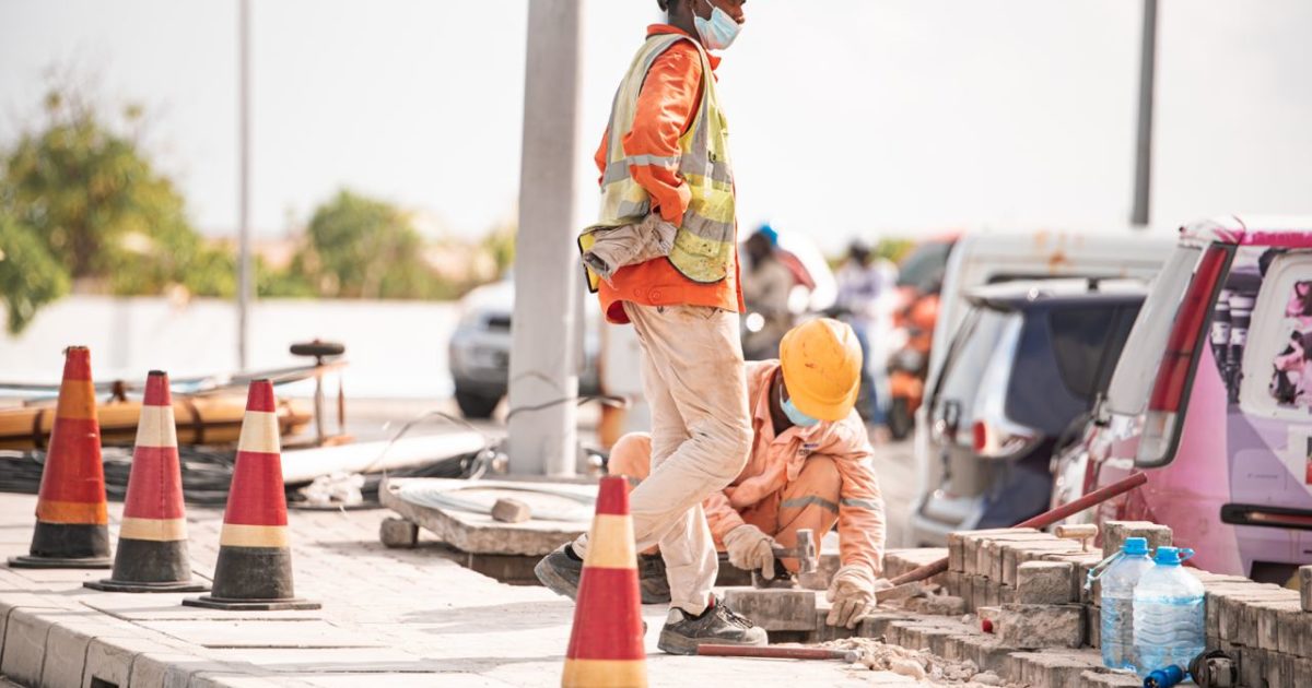 ބިދޭސީންނަށް މި ވަގުތު ކުޑަ އުޖޫރަ ދޭން އުޅެފި ނަމަ އިޤްތިސޯދު ފުނޑޭނެ: މިނިސްޓަރ ފައްޔާޒް – Dhen.mv