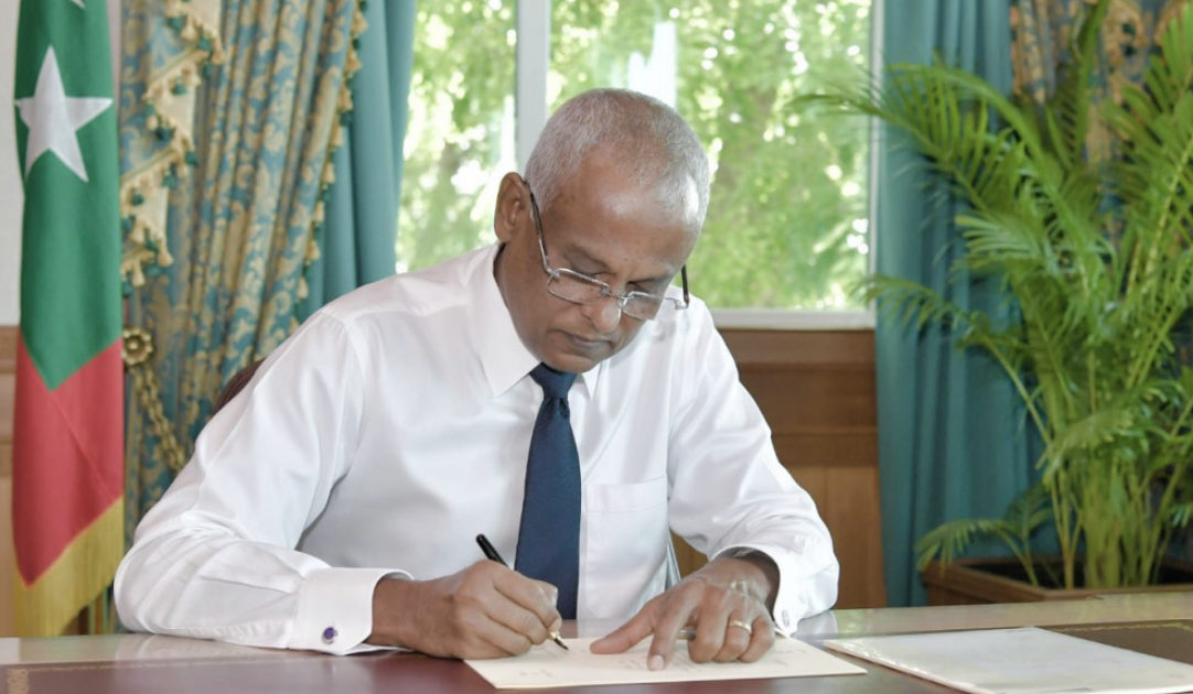 ޖަމްޢިއްޔާތަކުގެ ބިލު ރައީސް ތަސްދީޤުކުރައްވައިފި – Dhen.mv