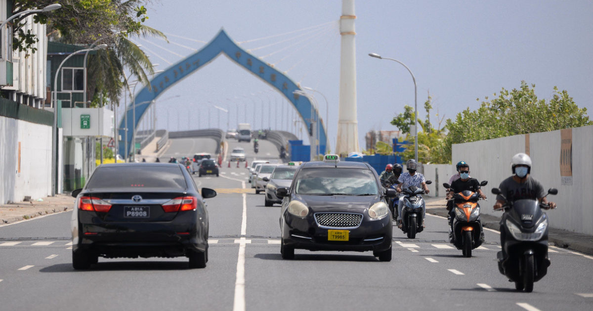 ޓެކްސީތަކުގައި ކެމެރާ ހަރުކުރުން ލާޒިމްކޮށްފި – Dhen.mv