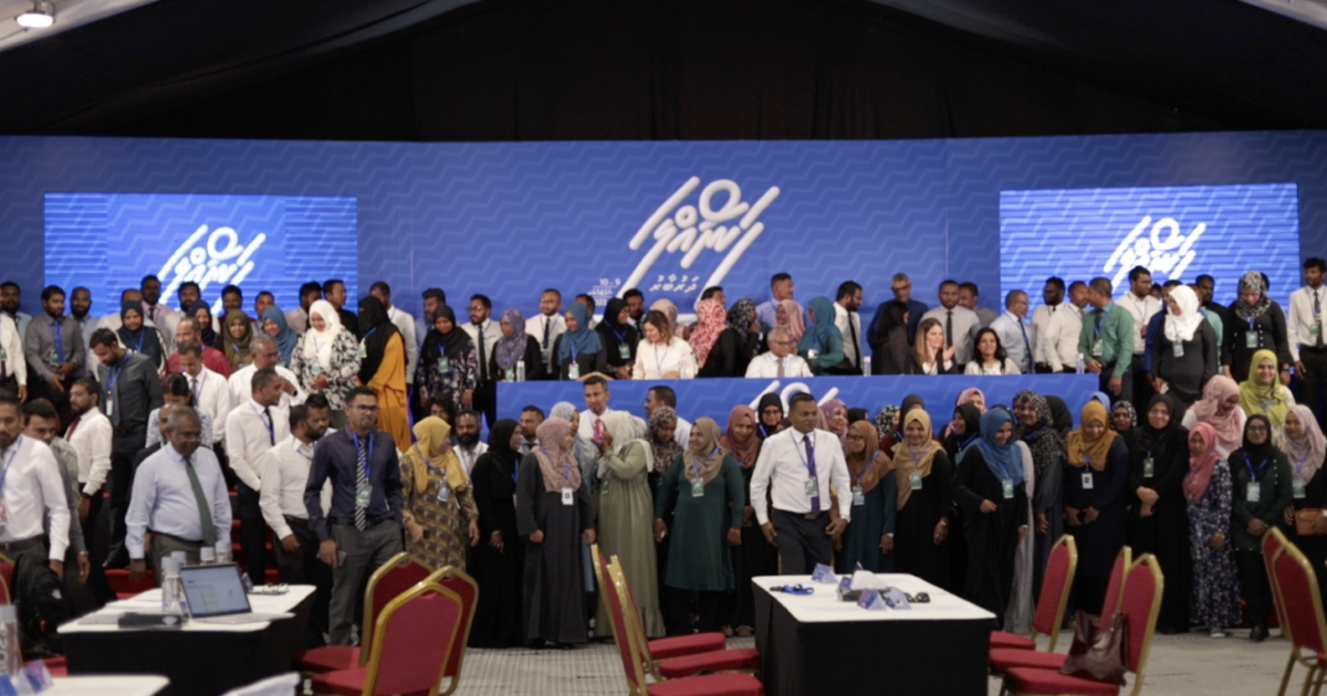 “ދާލު އިން ސީނު” ދެކުނުގެ އުދާސްތައް ރައީސަށް ހުށަހަޅަން ތައްޔާރު! – Dhen.mv