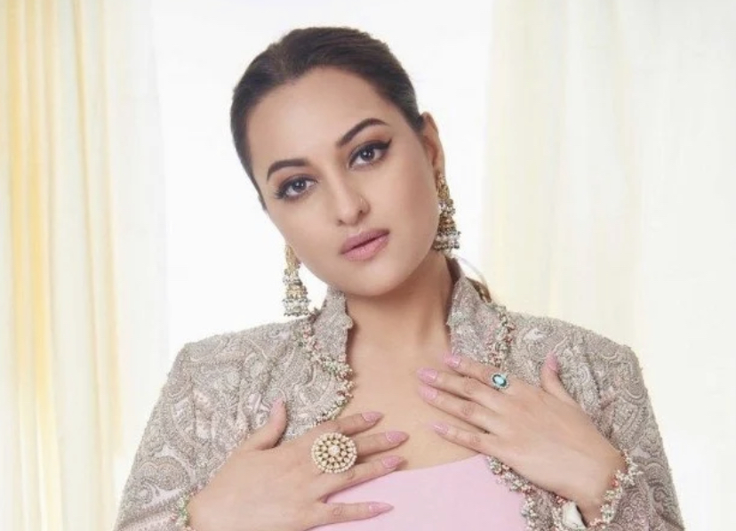 ސޮނާކްޝީގެ “ޑަބަލް އެކްސްއެލް” އޭނާގެ ހަޔާތާ ގުޅިފައި – Dhen.mv