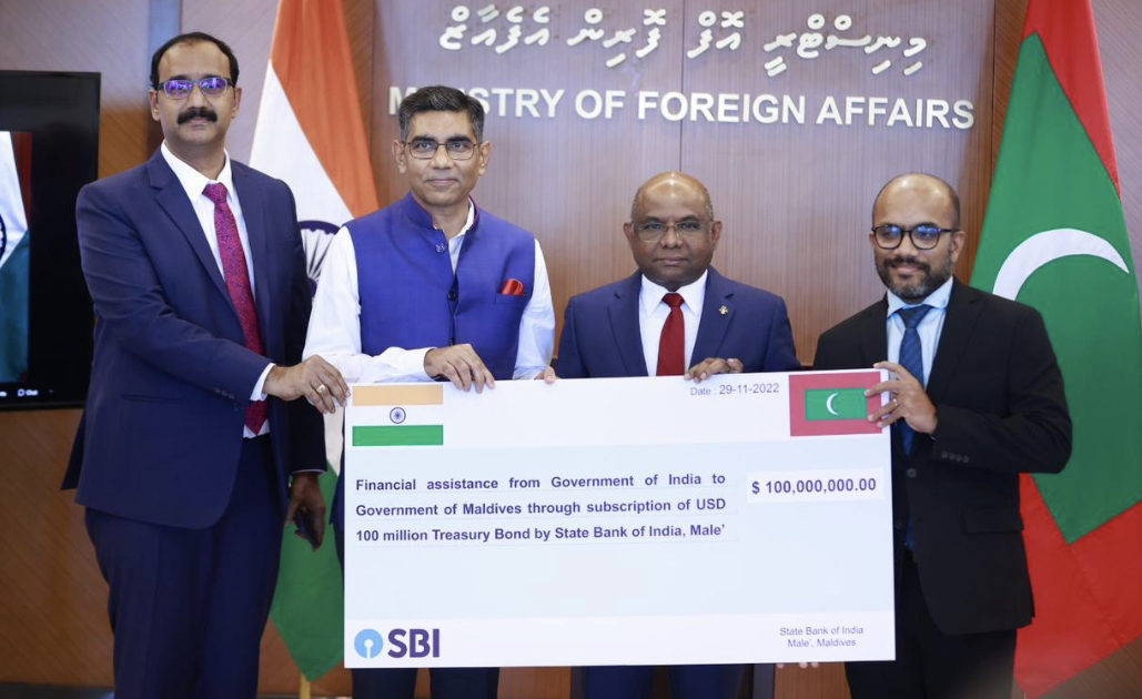 އިންޑިއާއިން ރާއްޖެއަށް 100 މިލިއަން ޑޮލަރުގެ ލޯނެއް ދީފި – Dhen.mv