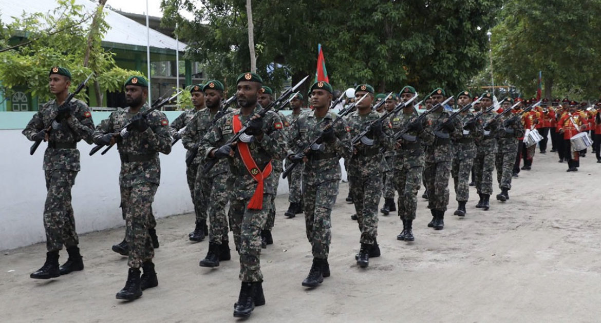 އަންނަ އޭޕްރީލްގެ ނިޔަލަށް ހަތިޔާރާއެކު ސިފައިން އައްޑޫގައި ހަރަކާތްތެރިވާނެ – Dhen.mv