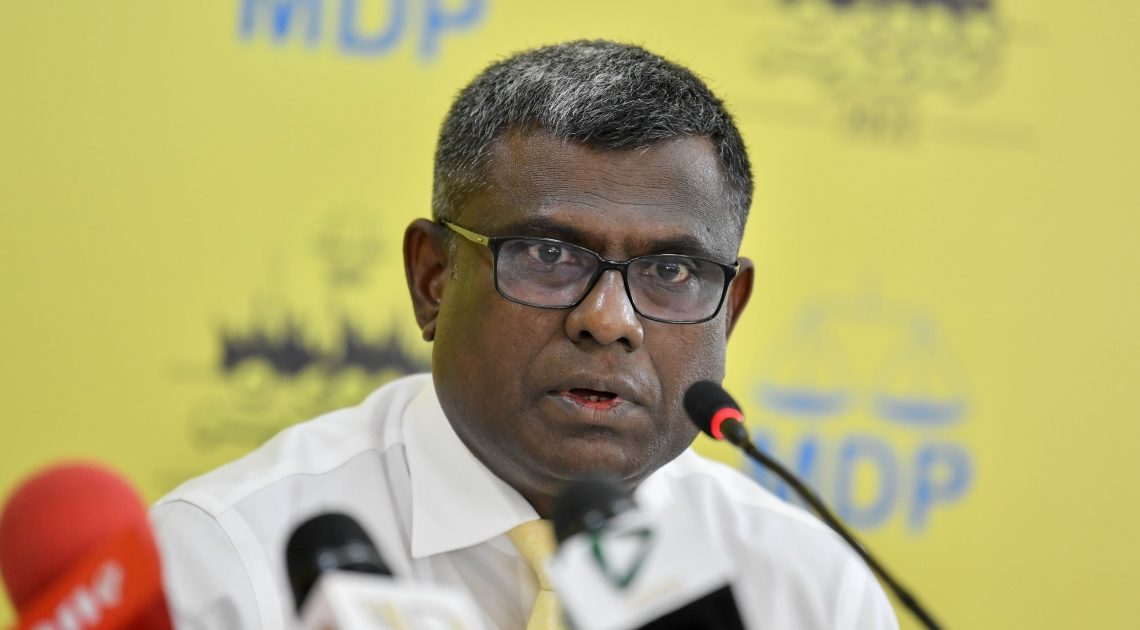 ދަފްތަރުގައި މަރުވެފައި ތިބި 800 މީހުންނާއި އެހެން ޕާޓީތަކުގެ 124 ކައުންސިލަރުން އެބަތިބި ...