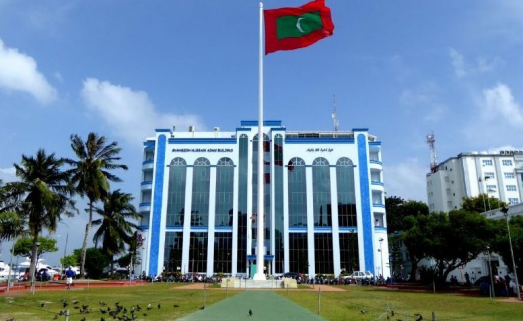 ފުލުހުންގެ ބެލުމުގެ ދަށުގައި ހުރި ބައެއް ތަކެތީގެ ވެރިން ހޯދަނީ – Dhen.mv