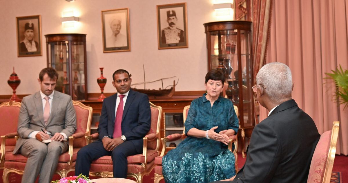 ޗެކް ރިޕަބްލިކްގެ އާ ސަފީރު އެކަމަނާގެ ފަތްކޮޅު ރައީސުލްޖުމްހޫރިއްޔާއަށް އަރުވައިފި – Dhen.mv