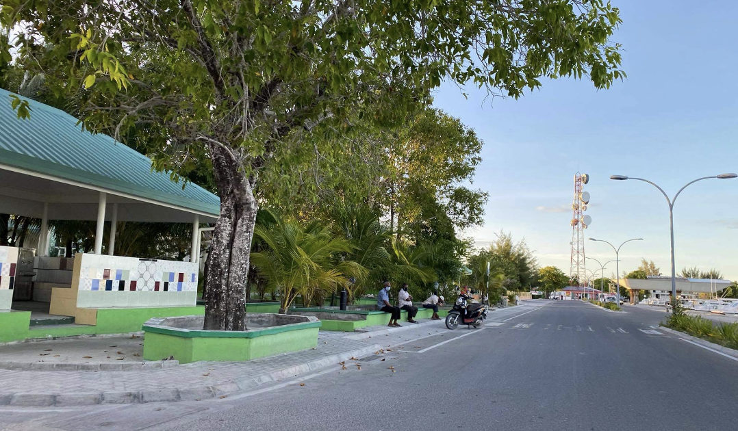 ތިނަދޫގައި ތޫނު އެއްޗަކުން ހަމަލާދީ މީހަކު ޒަހަމްކޮށްލައިފި – Dhen.mv