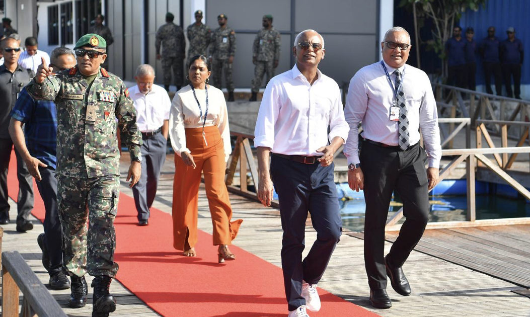 ރަސްމީ ދަތުރުފުޅެއްގައި ރައީސް ޞާލިޙް އުކުޅަހަށް! – Dhen.mv