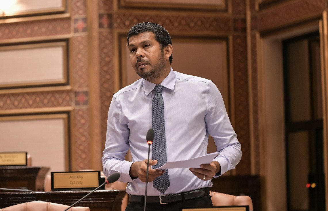 އީސީގެ ރައީސްގެ މަޤާމަށް ރައީސް ޞާލިޙުގެ އާއިލީ ބޭފުޅަކު އައްޔަނު ކުރަން އުޅޭ ކަމަށް ...