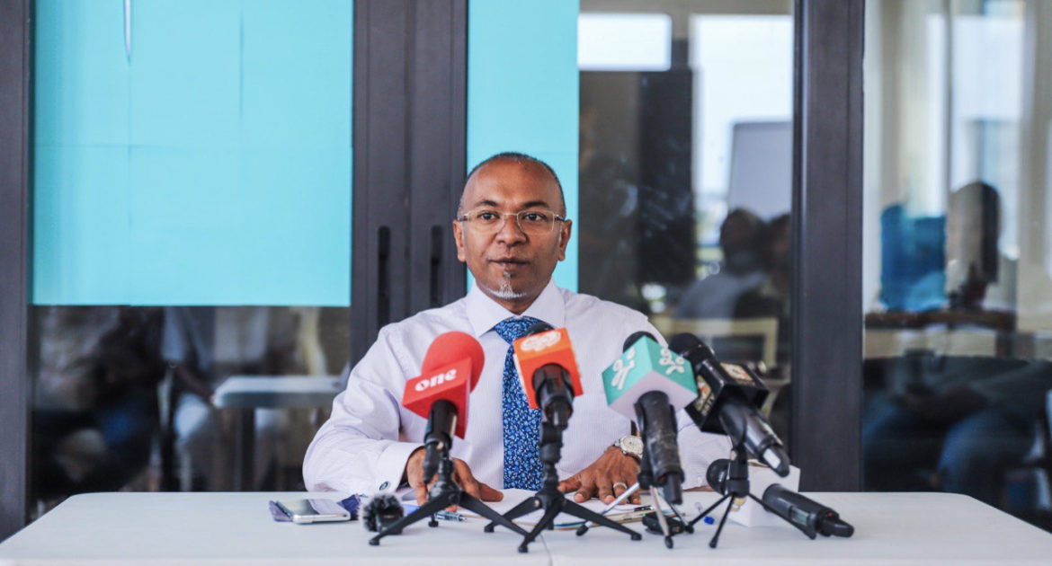 ދަ ޑިމޮކްރެޓްސްގެ ވަގުތީ ޗެއަރޕާސަންއަކަށް ހަސަން ލަތީފު – Dhen.mv