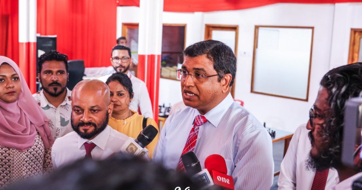 އެކީގައި މަސައްކަތް ކުރަން ޖޭޕީ އާއި އެމްއާރްއެމް އެއް މޭޒަކަށް – Dhen.mv
