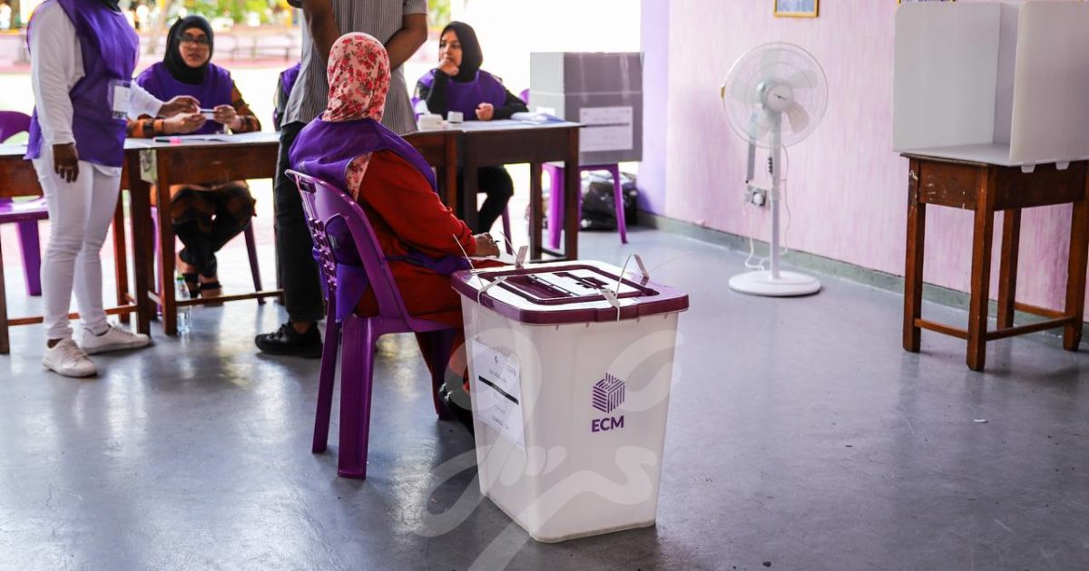 ވޯޓް ކަރުދާސްތައް އަތޮޅުތަކަށް ފޮނުވަން ފަށަައިފި – Dhen.mv