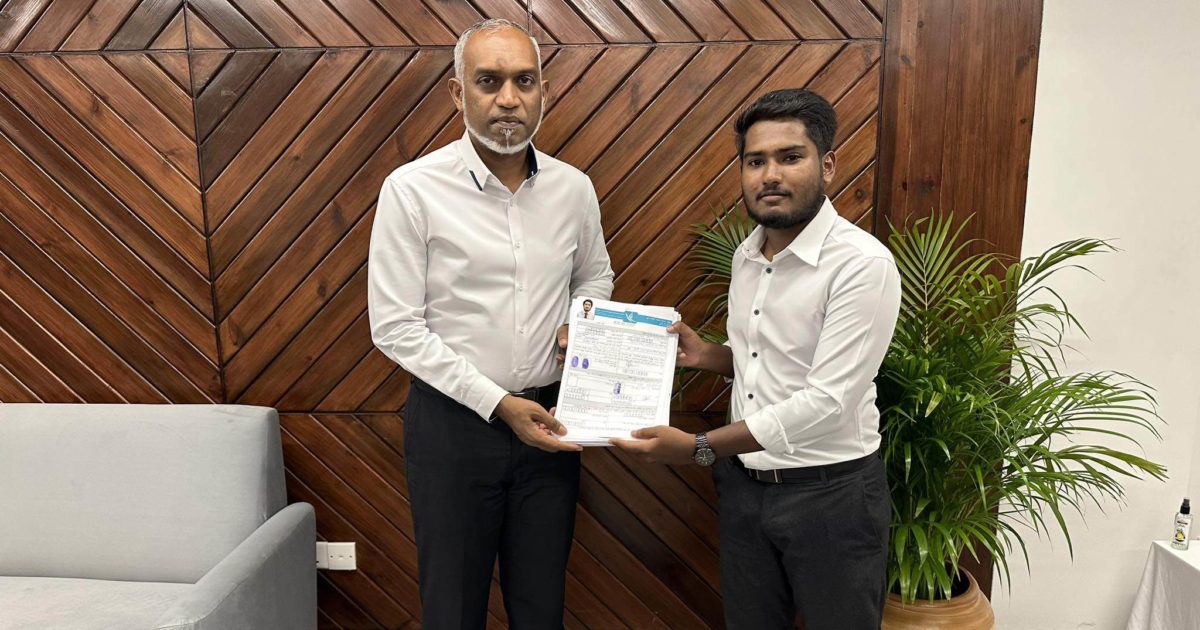 މަލަރެސްގެ ފައުންޑަރު އަބާން 100 މީހުނާއެކު ޕީއެންސީއަށް ސޮއި ކޮށްފި – Dhen.mv