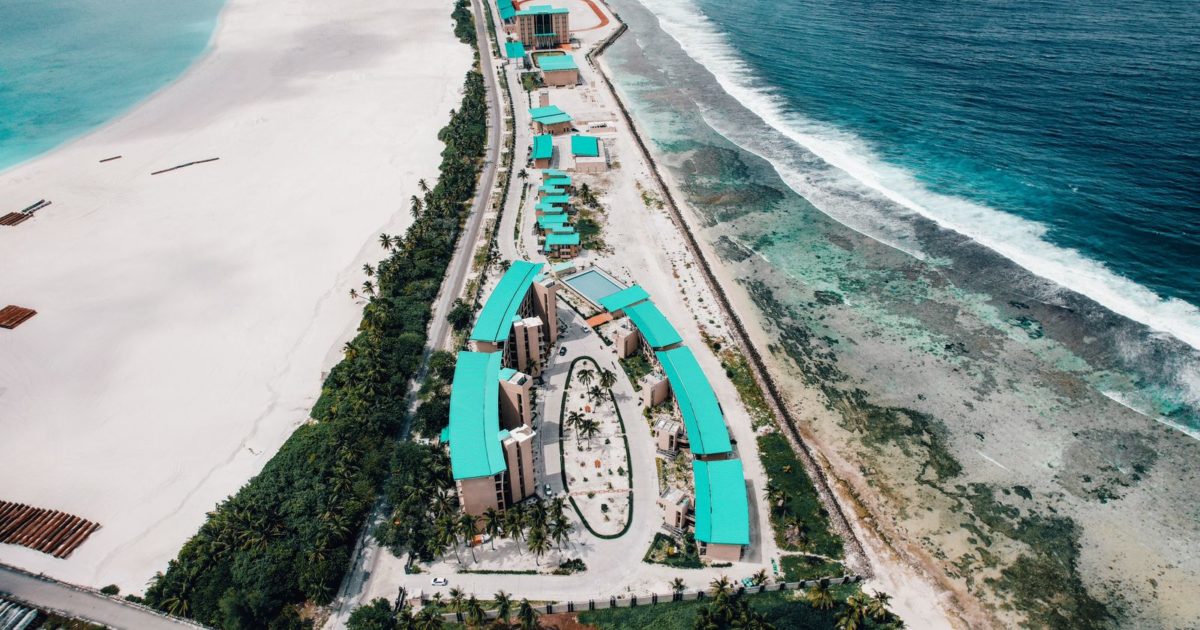 އައްޑޫ ސިޓީ ހިތަދޫ ކައިރީގައި އޮންނަ ފަޅުރަށަކަށް ދިޔަ މީހަކު ނިޔާވެއްޖެ – Dhen.mv