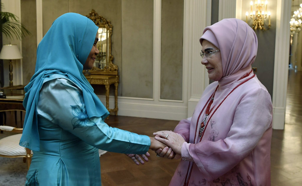 ރައީސްގެ އަނބިކަނބަލުން ސާޖިދާ، ތުރުކީގެ ރައީސްގެ އަނބިކަނބަލުންނާ ...