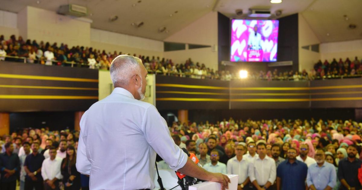 ރައީސްގެ އަމާޒަކީ ރަމަޟާންމަހުގެ ކުރިން ރާއްޖޭގެ 100 ރަށަކަށް ދަތުރުކުރުން – Dhen.mv