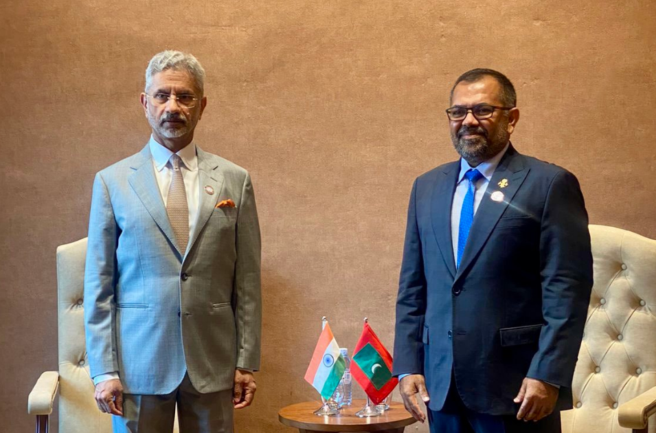 ރާއްޖޭގެ ފޮރިން މިނިސްޓަރު, އިންޑިއާގ ފޮރިން މިނިސްޓަރާ ބައްދަލު ކުރައްވައިފި – Dhen.mv