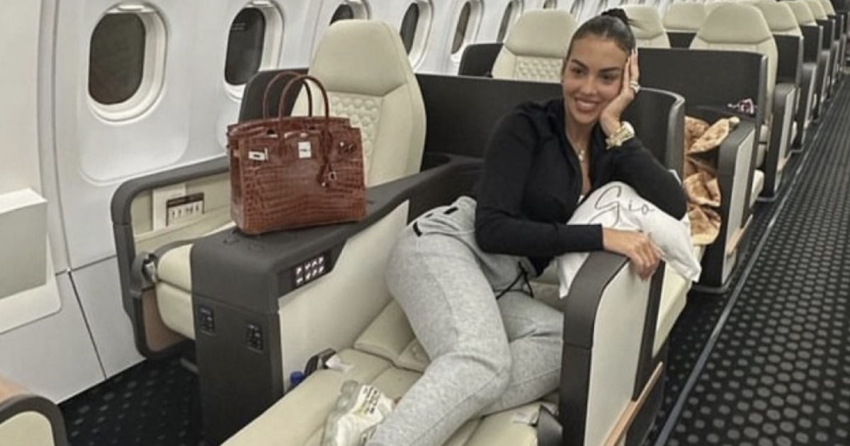 ރޮނާލްޑޯގެ ލޯބިވެރިޔާ ޖޯޖީނާ ބިއޯންޑް އެއަރލައިންގައި ރާއްޖެއަށް – Dhen.mv