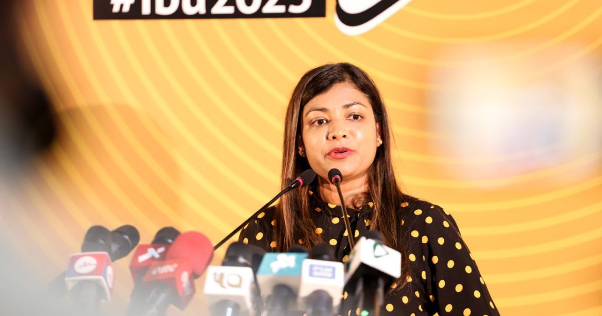 ހައްގު ބަސް ބުނަން ގޮނޑިއެއް ބޭނުމެއް ނުވާނެ: ރޮޒައިނާ – Dhen.mv