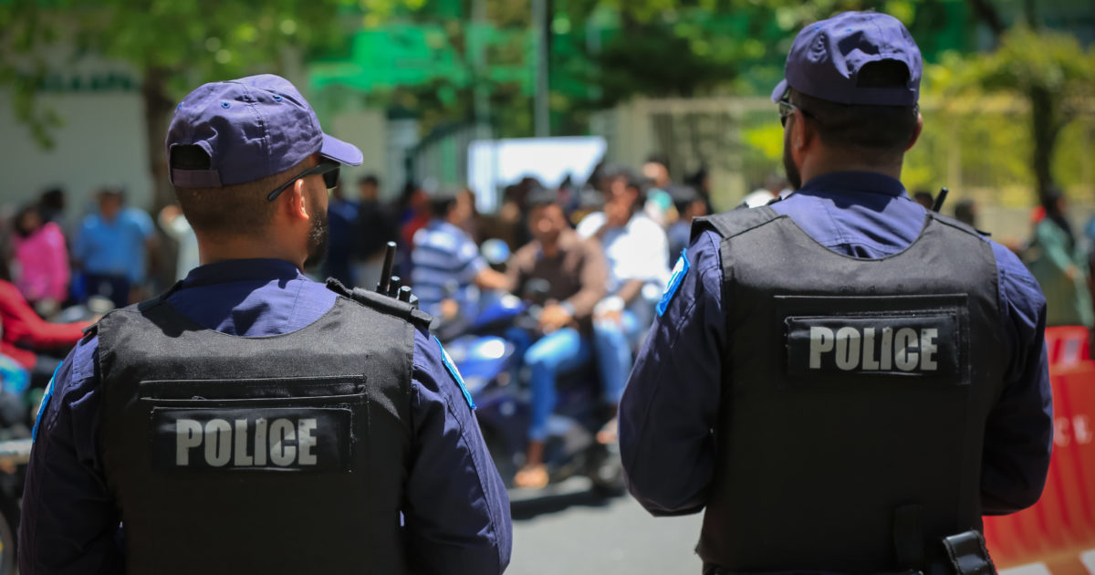 ވަގަށް އަނބު ބިންނަން ގަހުގައި އޮއްވައި ހައްޔަރުކޮށްފި – Dhen.mv