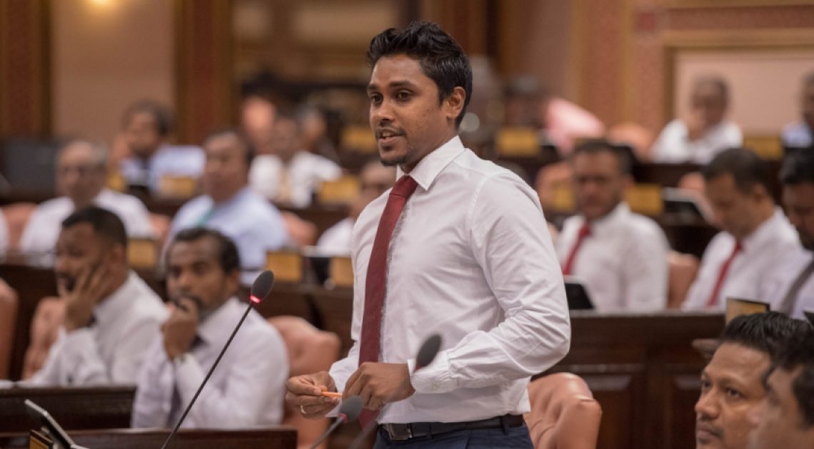 ޕާޓީ ދޫކޮށްނުލުމަށް ޝަރުތުކޮށް އެމްޑީޕީއިން މެންބަރުންނަށް ފައިސާ ދިންކަމުގެ ތުހުމަތު – Dhen.mv