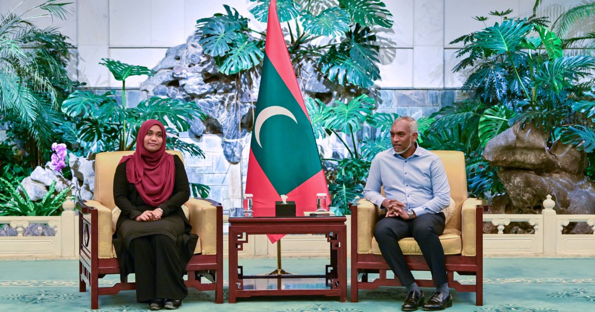 ރައީސްގެ ދެކަނބަލުން ރާއްޖެވަޑައިގެންފި – Dhen.mv
