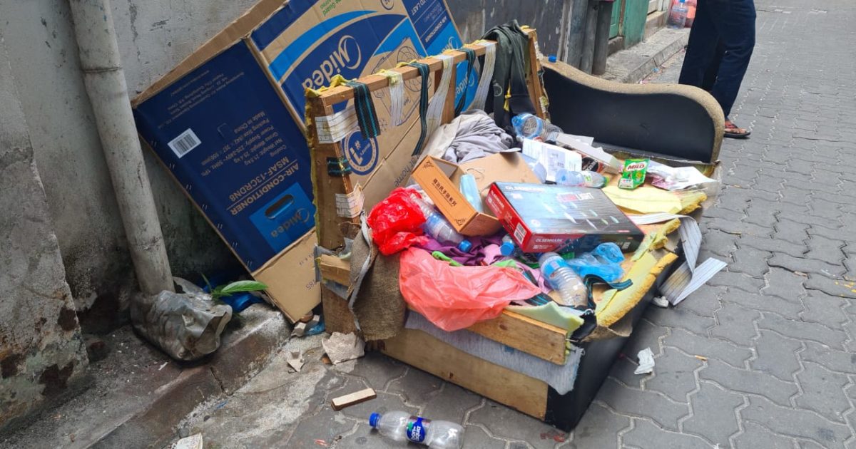 އިއްޔެ އެކަނި ވެސް މާލޭގެ މަގުތަކުން 19 ޓަނުގެ ކުނި ނެގި – Dhen.mv