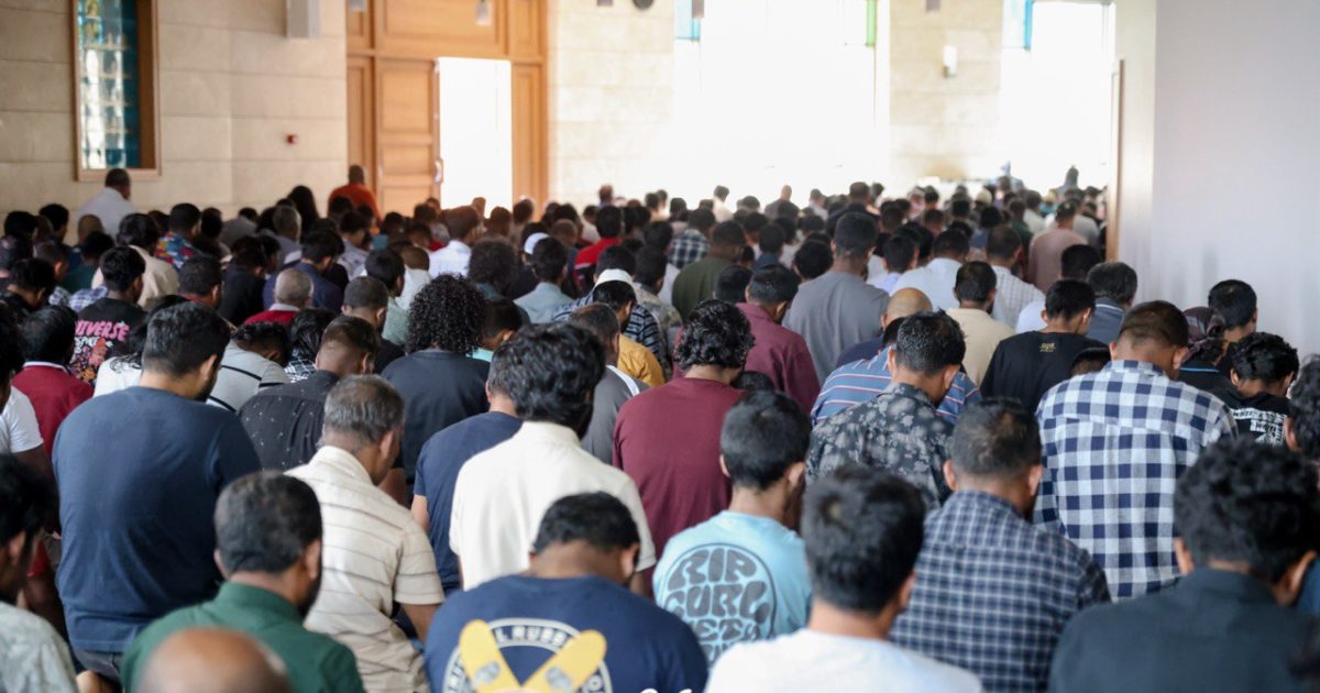 އިސްލާމްދީން ބާރުއަޅަނީ ޙަލާލު ގޮތުގައި މަސައްކަތް ކޮށްގެން ރިޒުޤު ހޯދުމަށް: ހުތުބާ – Dhen.mv