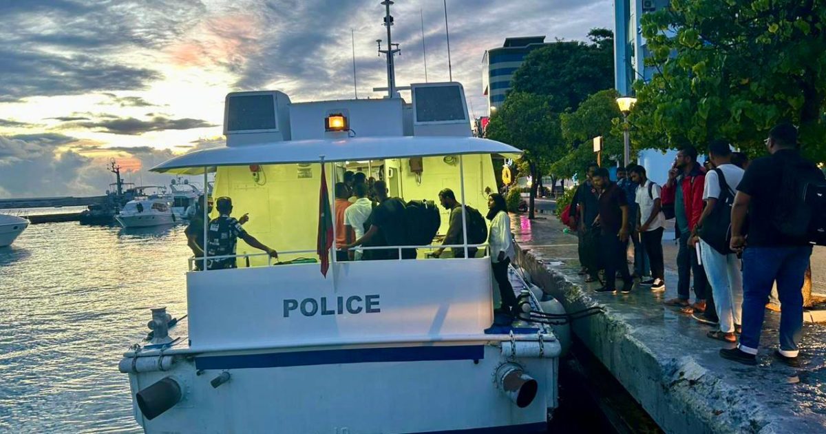 އިންތިހާބުގެ ސެކިއުރިޓީ ބަލަހައްޓާ ފުލުހުން ރަށްރަށަށް ދާން ފަށައިފި – Dhen.mv