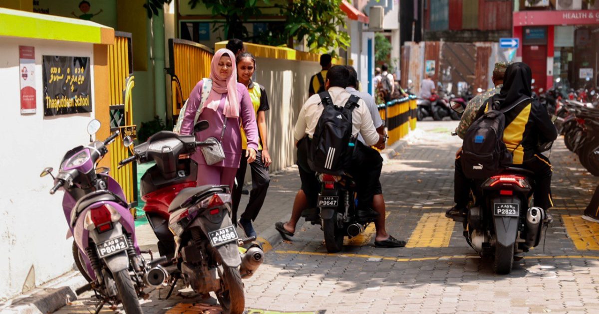 ސްކޫލުތަކުގައި ނަފްސާނީ ދުޅަހެޔޮކަމުގެ ޕްރޮގްރާމްތައް ހިންގައިދޭނެ ބަޔަކު ހޯދަނީ – Dhen.mv