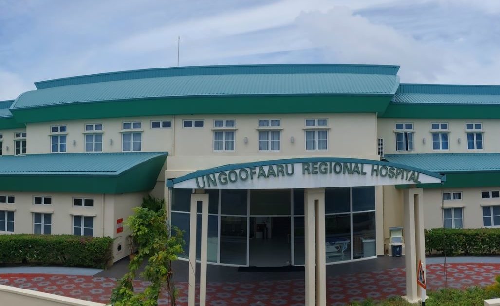 ކަރަންޓުގައި ޖެހި ހާލު ދެރަވި ޒުވާނާ މާލެ ގެންނަނީ – Dhen.mv