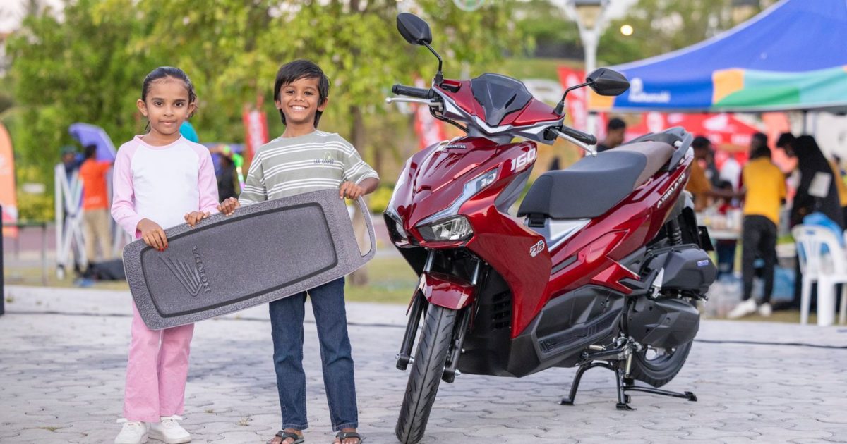 އެޗްޑީސީ އީދު އުފާ އިވެންޓުގެ ނަސީބުވެރިޔާއަށް ޝީޝާއިން އެއާބްލޭޑް ދީފި – Dhen.mv