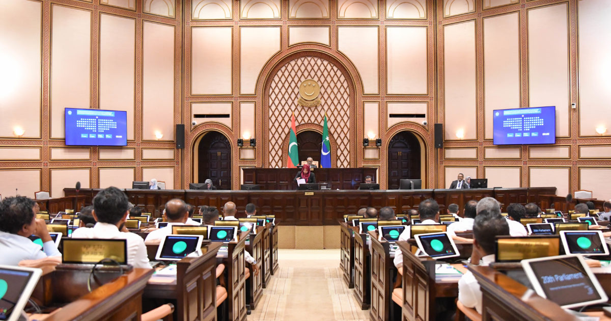 މަޖިލިސް މެމްބަރުންތަކެއް ގާނޫނީ ދާއިރާއިން ޑިގްރީ ހައްދަވަނީ – Dhen.mv