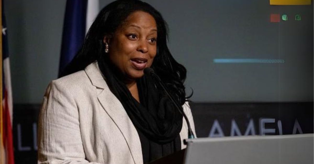 އެމެރިކާގެ އިސްވެރިއަކު ރާއްޖެއަށް ވަޑައިގަންނަވަނީ – Dhen.mv