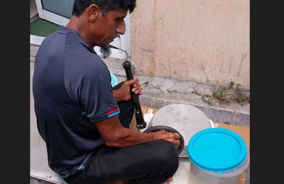 މާލޭ މަގެއްގައި އިނގުރު ތަޅަން ހުރި ބިދޭސީއަކު ހުއްޓުވައި، ފިޔަވަޅު އަޅައިފި – Dhen.mv