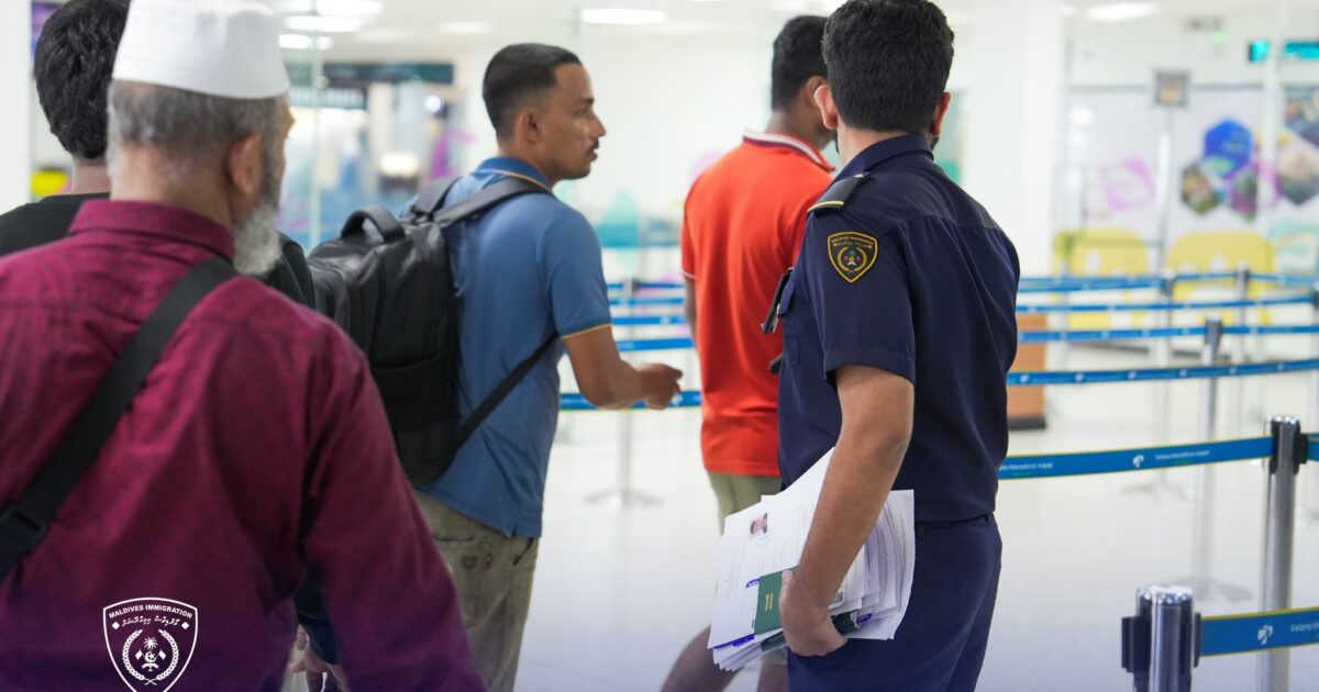 ގަވައިދާ ހިލާފަށް އުޅުނު 30 ބިދޭސީން ޑީޕޯޓްކޮށްލައިފި – Dhen.mv