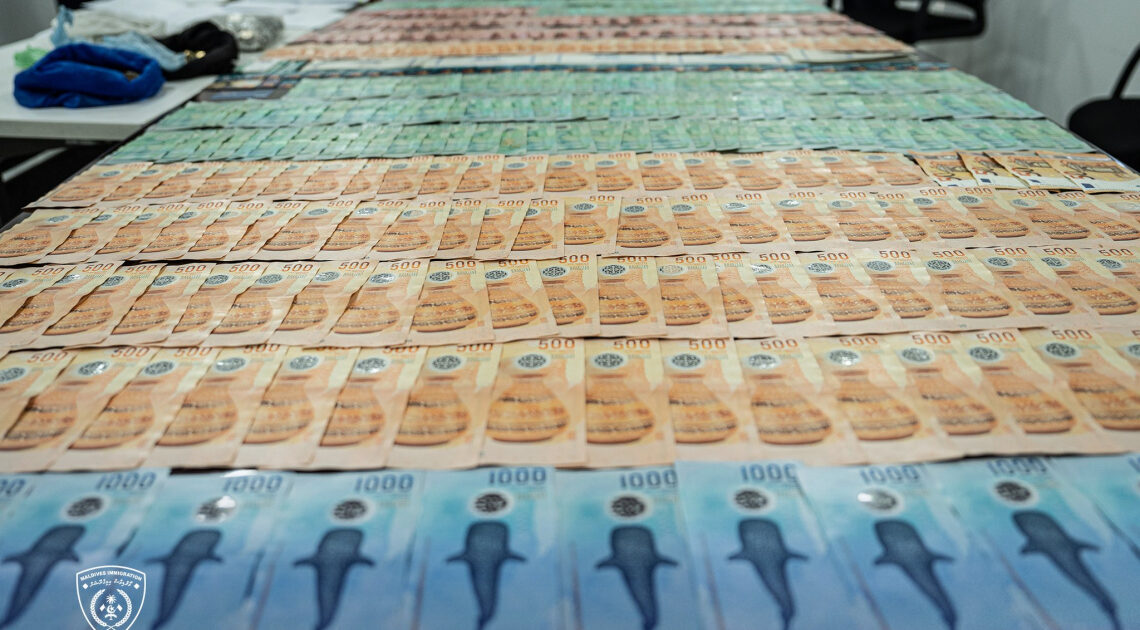 ސައްހަ ނޫން 500 ރުފިޔާ މާރުކުރަން އުޅުނު މީހަކު ހައްޔަރުކޮށްފި – Dhen.mv