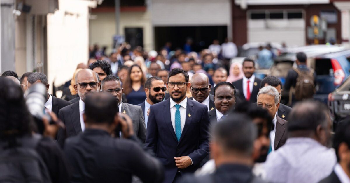 އަހަރު ދުވަހުގެ މުއްދަތަށް މުސާރައިގެ 10 އިންސައްތަ ނުނަގަން ފަލާހު ނިންމަވައިފި – Dhen.mv