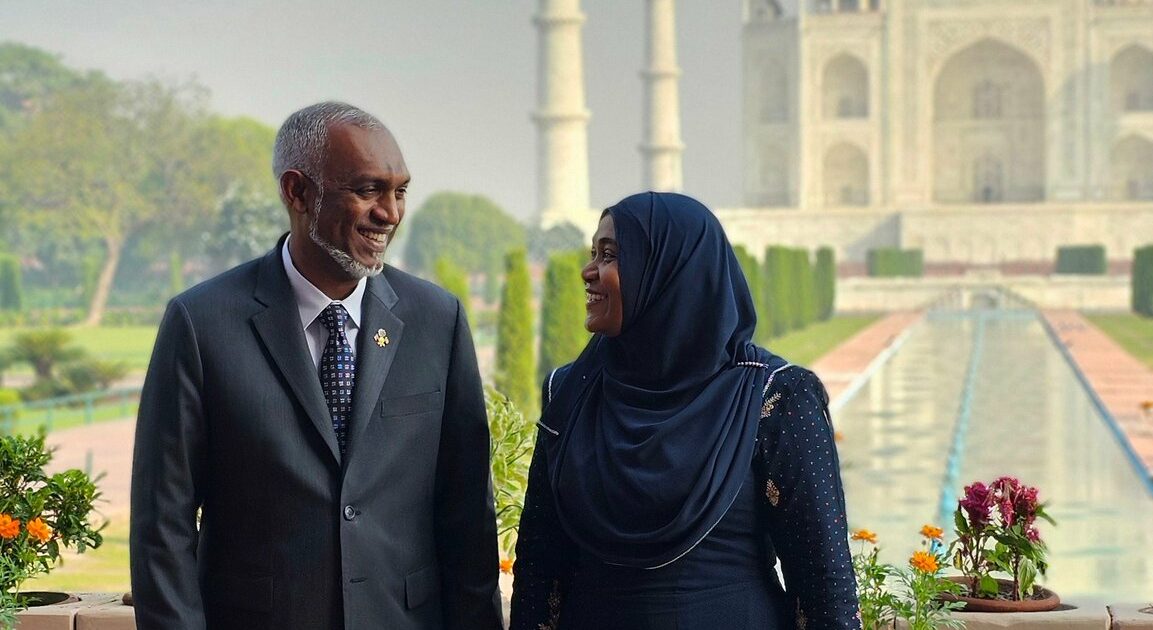 ރައީސްގެ ދެކަނބަލުން ތާޖް މަހަލް އަށް ޒިޔާރަތްކުރައްވައިފި – Dhen.mv