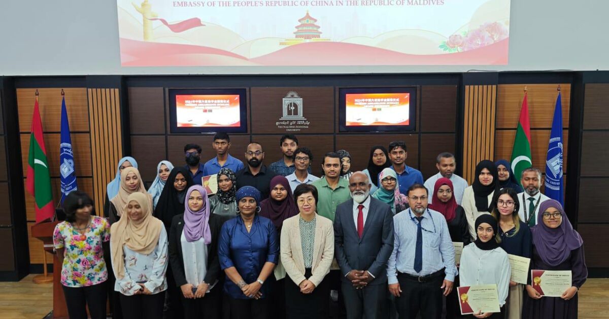 މަތީ ތައުލީމު ހާސިލުކުރާ 32 ދަރިވަރަކަށް ޗައިނާއިން އެހީ ދީފި – Dhen.mv