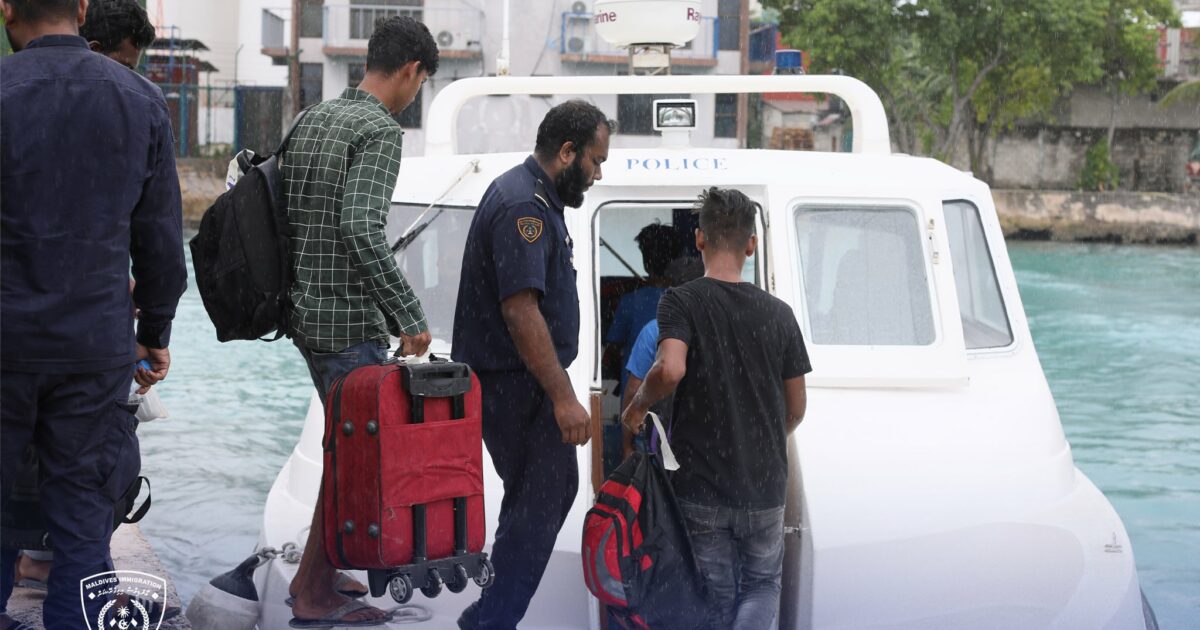 އިމގްރޭޝަންގެ މުވައްޒަފުންތަކެއް ބިދޭސީން އަތުން ނާޖާއިޒު މަންފާ ހޯދާ މައްސަލައެއްގެ ތަހުގީގު ...