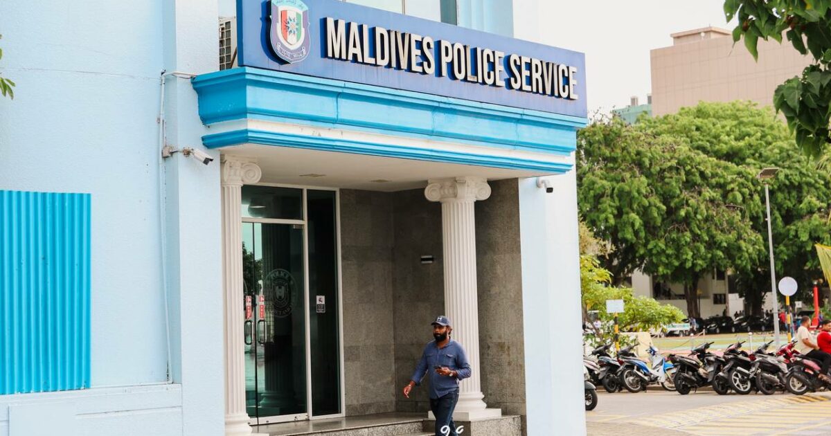 ދުވާލު މަގުމަތީގައި ސިނގިރެޓެއް ރޯކުރަން އުޅެނިކޮށް ހައްޔަރުކުރުމުން ސްޓޭޝަނަށް ގެއްލުން ދީފި ...