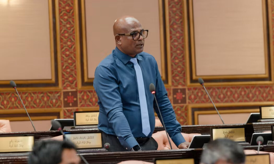 އެމްޑީޕީގެ އިސްވެރިން ހިފާ ހައްޔަރުކުރަން ޕީއެންސީ މެމްބަރަކު ގޮވާލައިފި – Dhen.mv