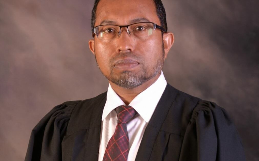 ހައި ކޯޓުގެ ކުރީގެ ފަނޑިޔާރު ޝުއައިބް އަވަހާރަވެއްޖެ – Dhen.mv