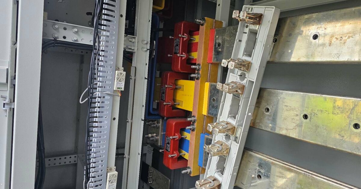 ހައި ވޯލްޓޭޖް ދެ ޓްރާންސްފޯމަރަކަށް ގެއްލުންދީ، ބައިތައް ވަގަށް ނަގައިފި – Dhen.mv