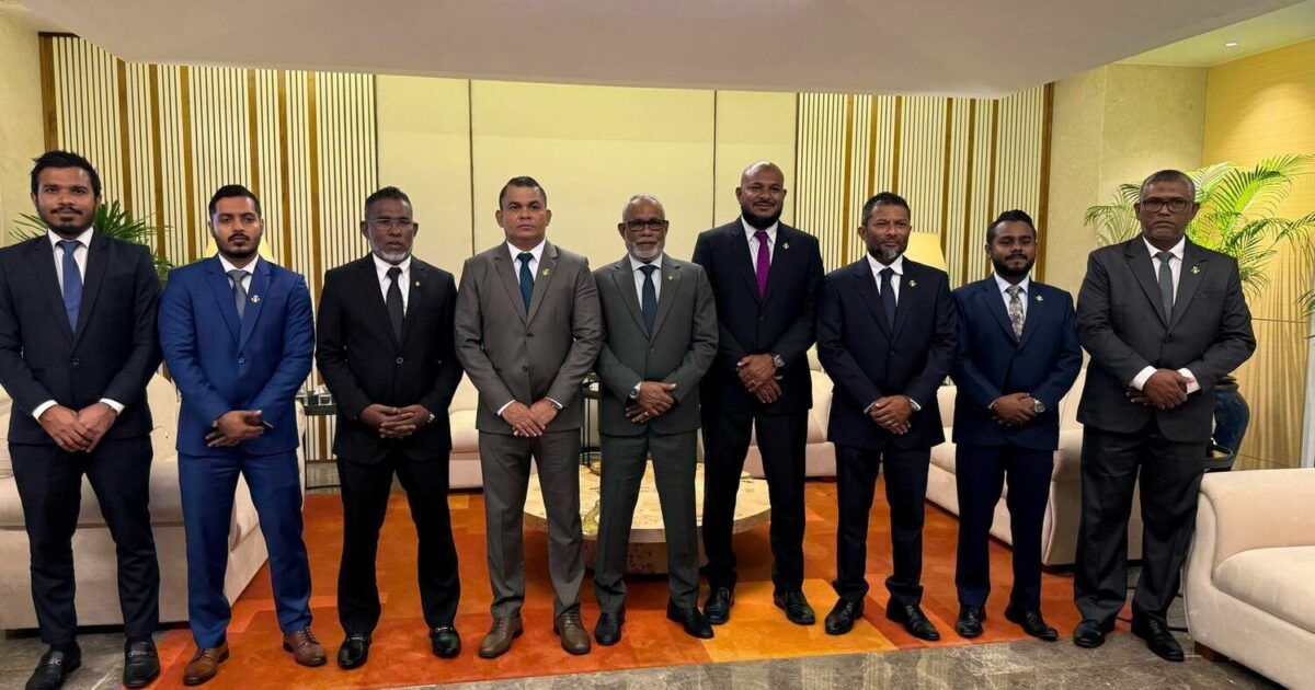 މަޖިލީހުގެ ރައީސް ހިމެނޭހެން ޕީއެންސީގެ ވަފުދެއް އިންޑިއާ އަށް – Dhen.mv