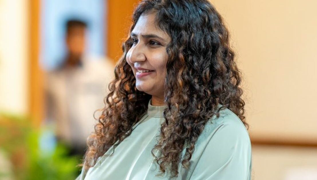 ސުއޫދު ހުތުރު ބަހުން ވާހަކަ ދެއްކި ތަނެއްގައި އަޒްމިރާލްދާ އިންނެވި މައްސަލައިގެ އަޑު އެހުންވެސް ...