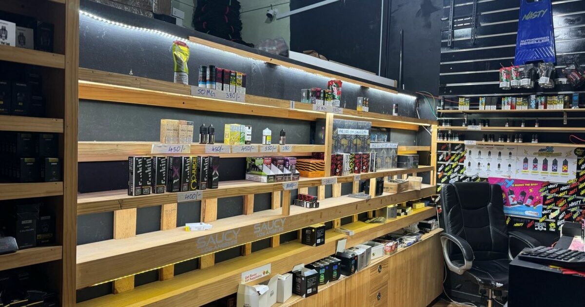 26 ހާސް ވޭޕް ސްޓިކް ހިފަހައްޓާ، 14.5 މިލިޔަން ސިނގިރޭޓު އަތުލައިގަނެފައިވޭ – Dhen.mv