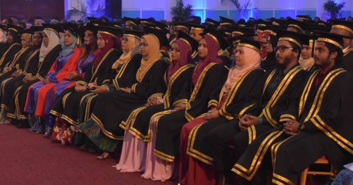 ސްޓޫޑެންޓް ލޯނުގެ 500 ފުރުސަތަށް އެދި ހުށަހަޅަން ހުޅުވާލައިފި – Dhen.mv