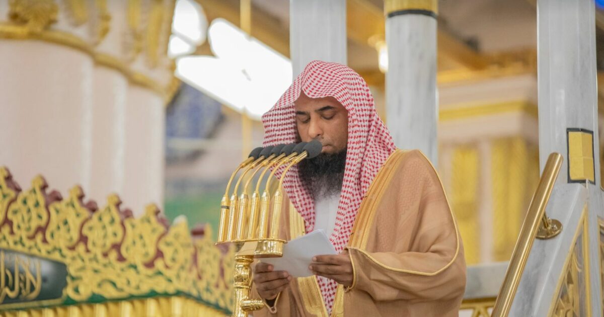 ހަރަމްފުޅެއްގެ އިމާމަކު 40 އަހަރު ފަހުން ރާއްޖެއަށް ވަޑައިގަންނަވަނީ – Dhen.mv